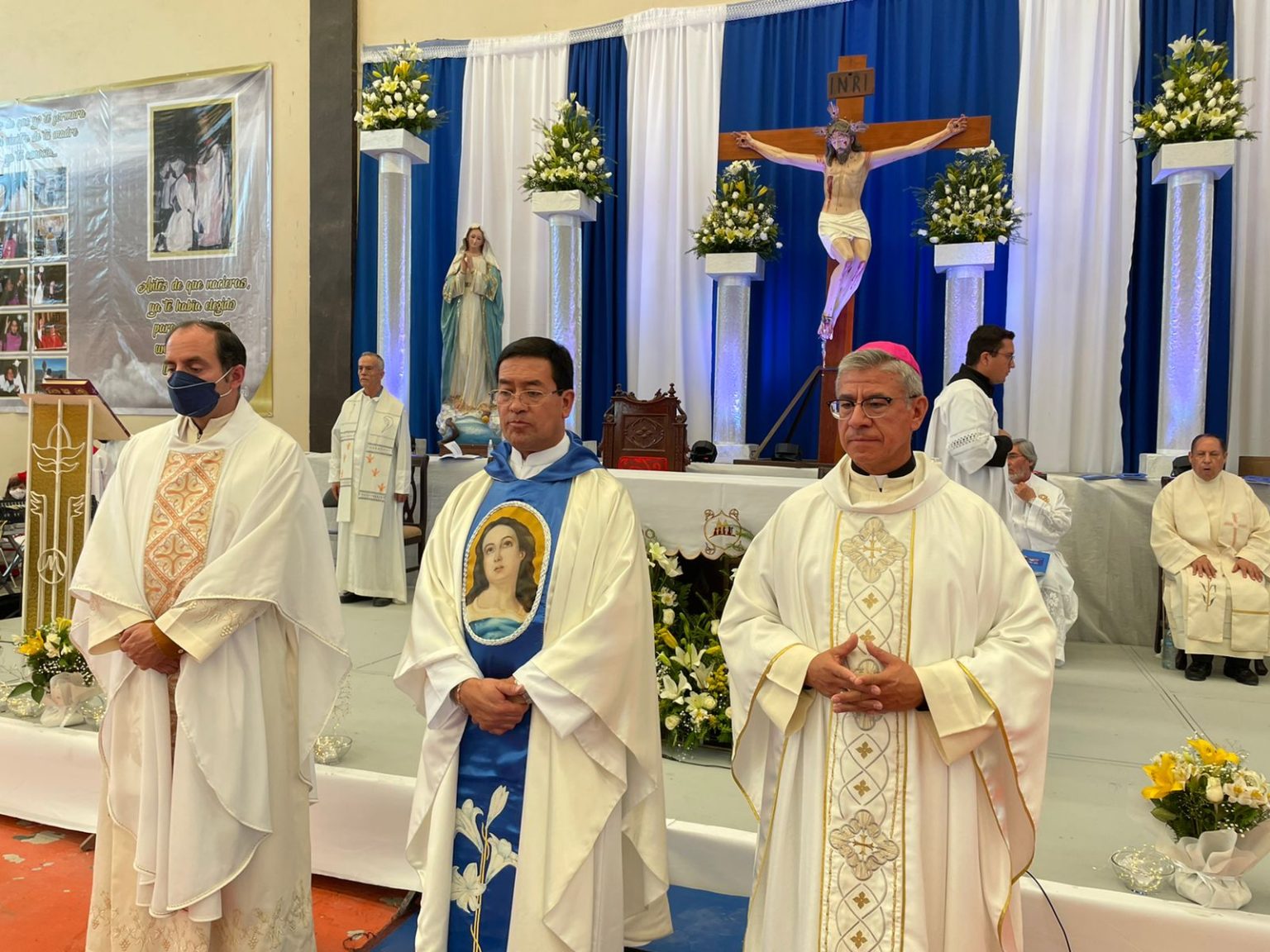 El padre Héctor Manuel celebró ayer su 26 aniversario sacerdotal en ...